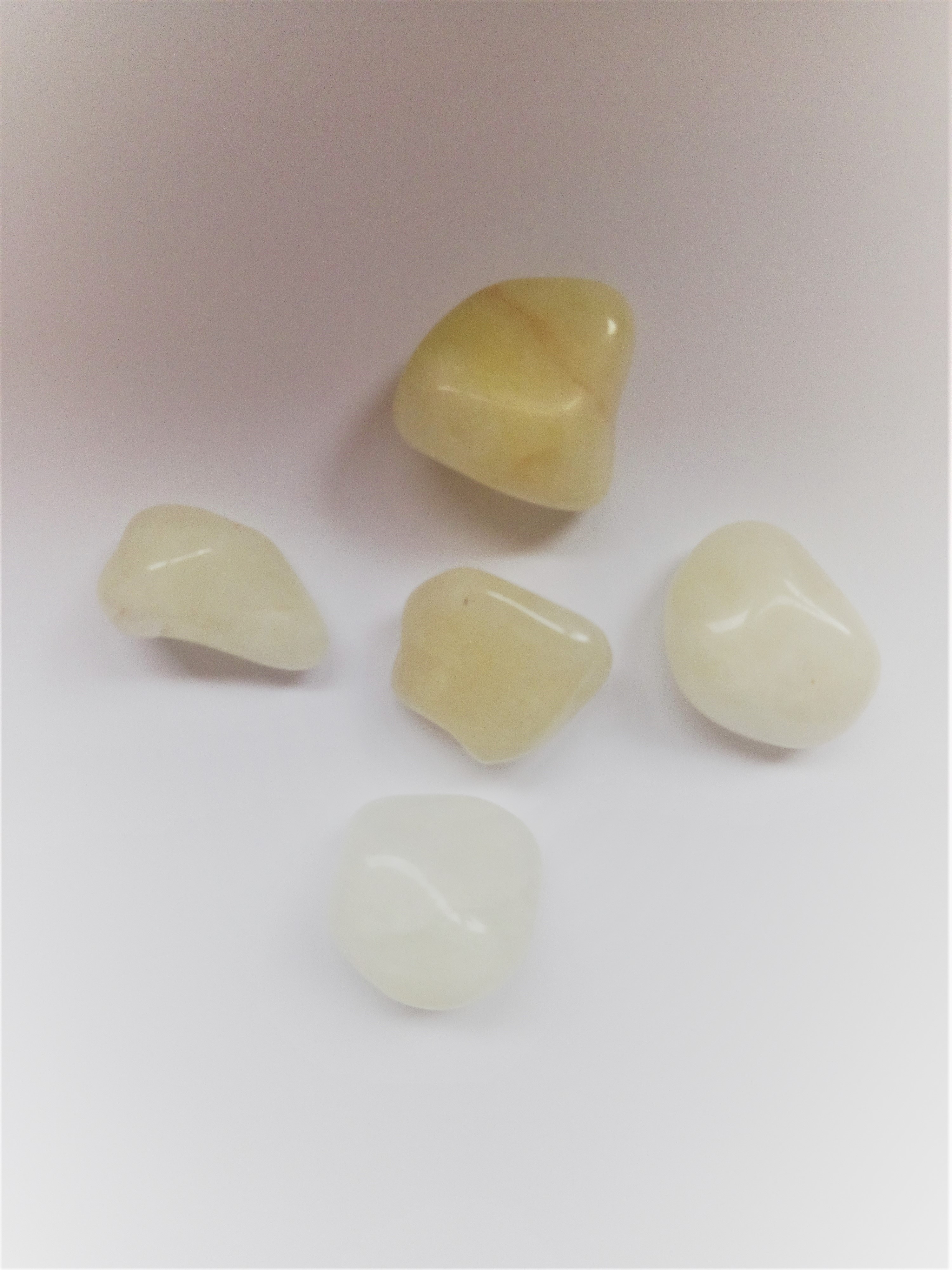 Quartzo com enxofre pedra rolada média