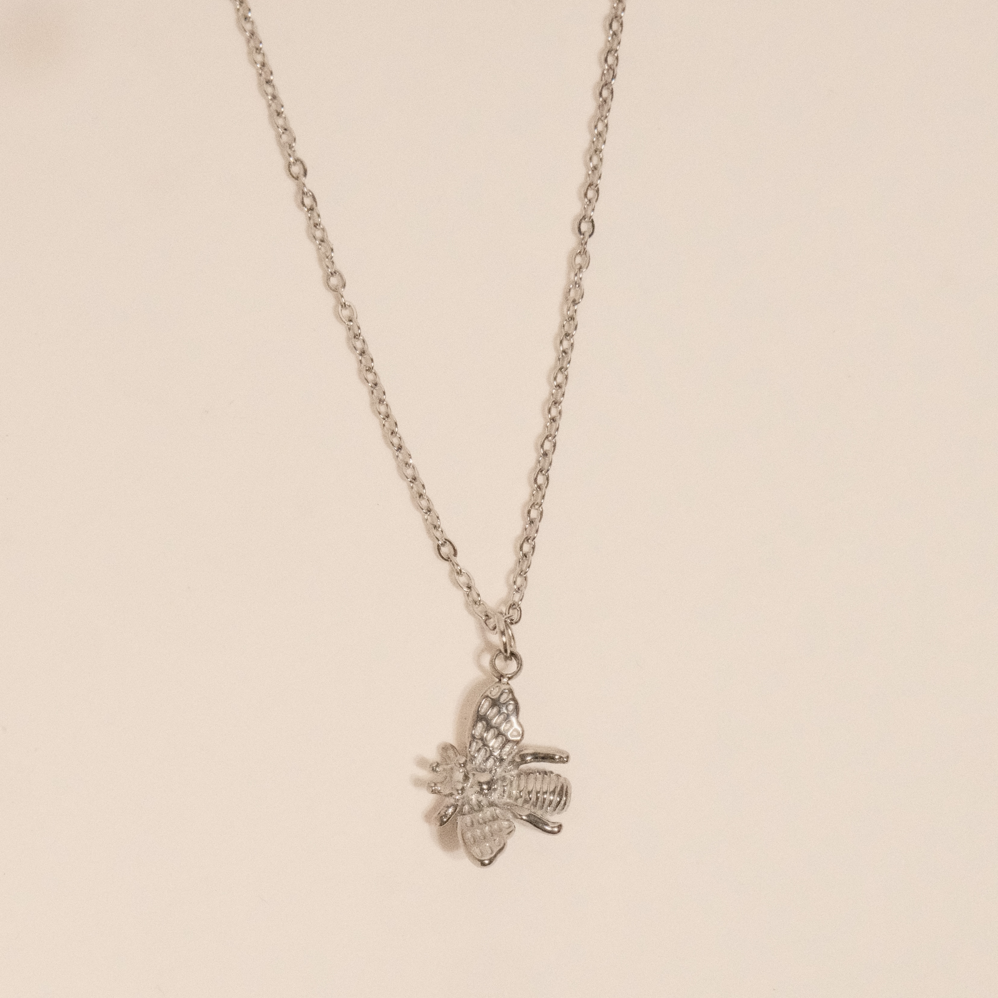 Cadena de abeja dorada