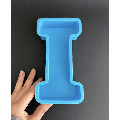 Molde de silicona letra i grande, 15cm.