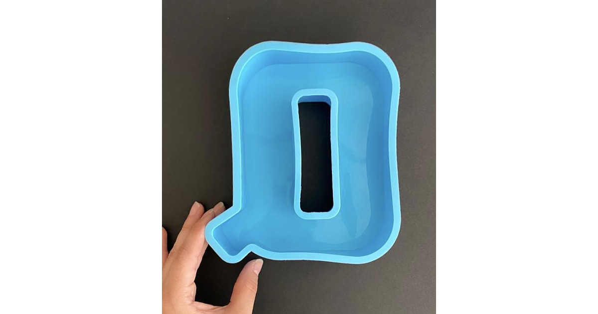 Molde de silicona letra Q grande, 15cm.