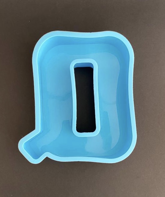 Molde de silicona letra Q grande, 15cm.
