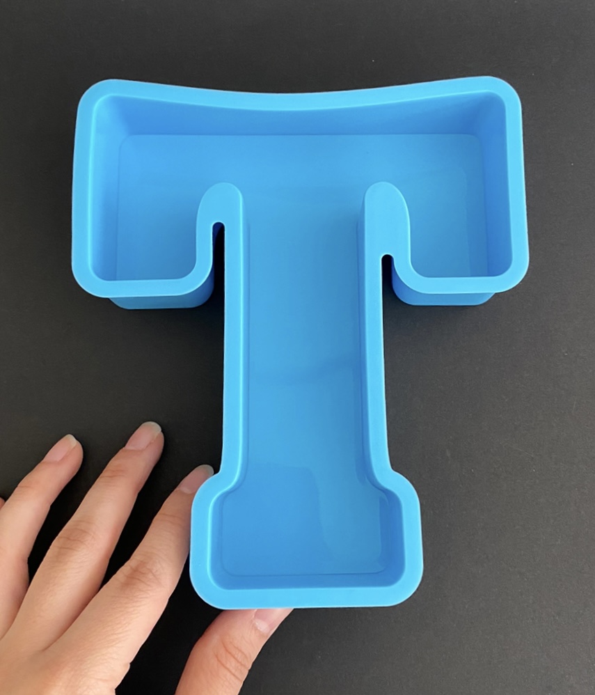 Molde de silicona letra T grande, 15cm.