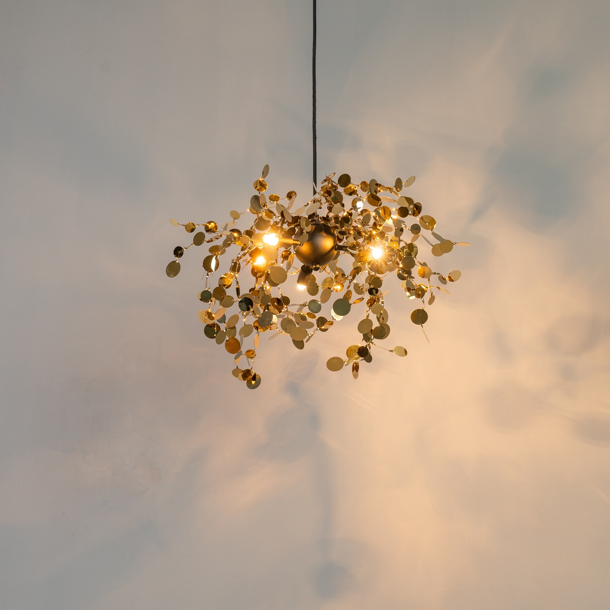 Q10057-GD Lámpara Laylah 3X5W Luz Cálida Acabado Oro