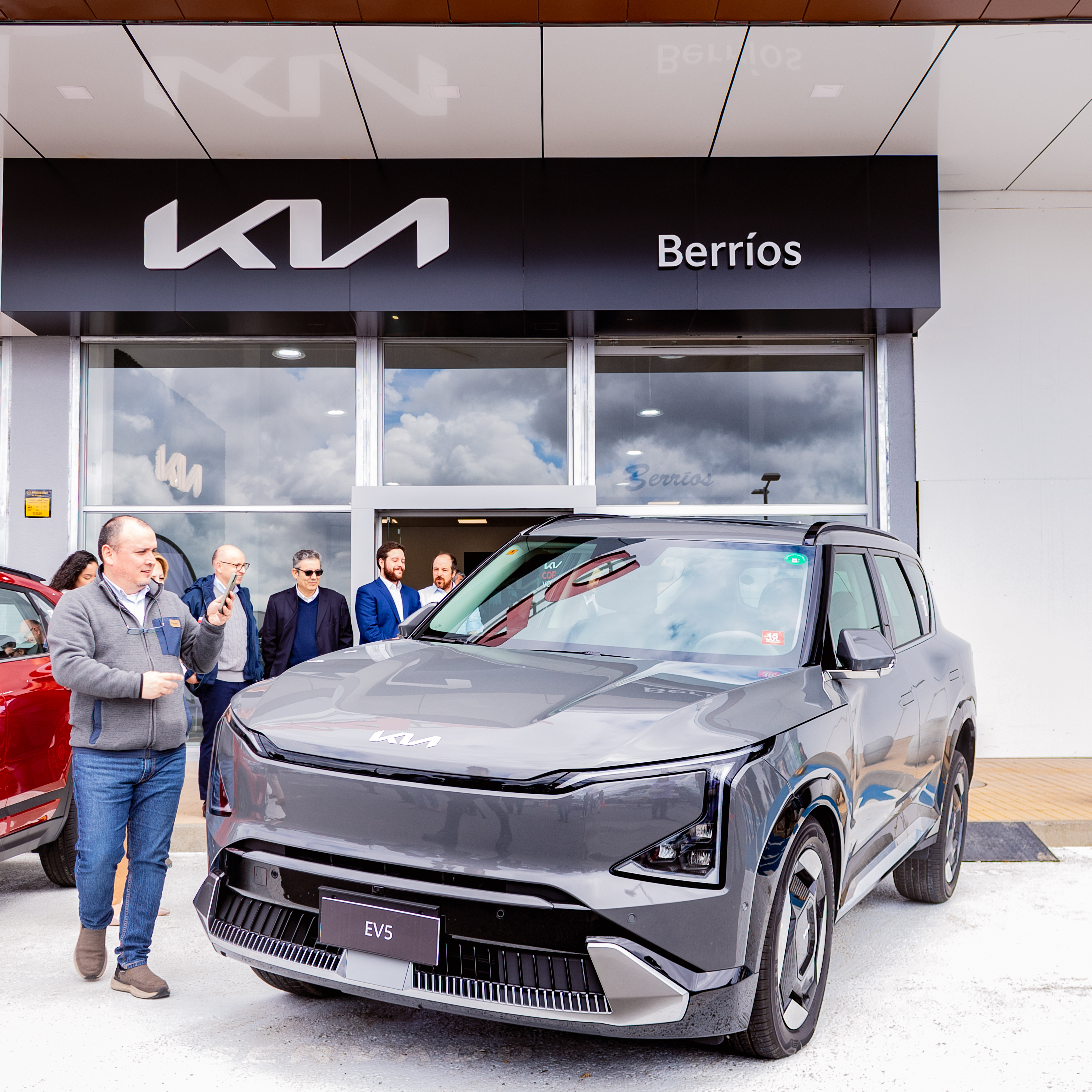 Kia inaugura nuevo showroom junto a Automotora Berríos en P | Berríos ...