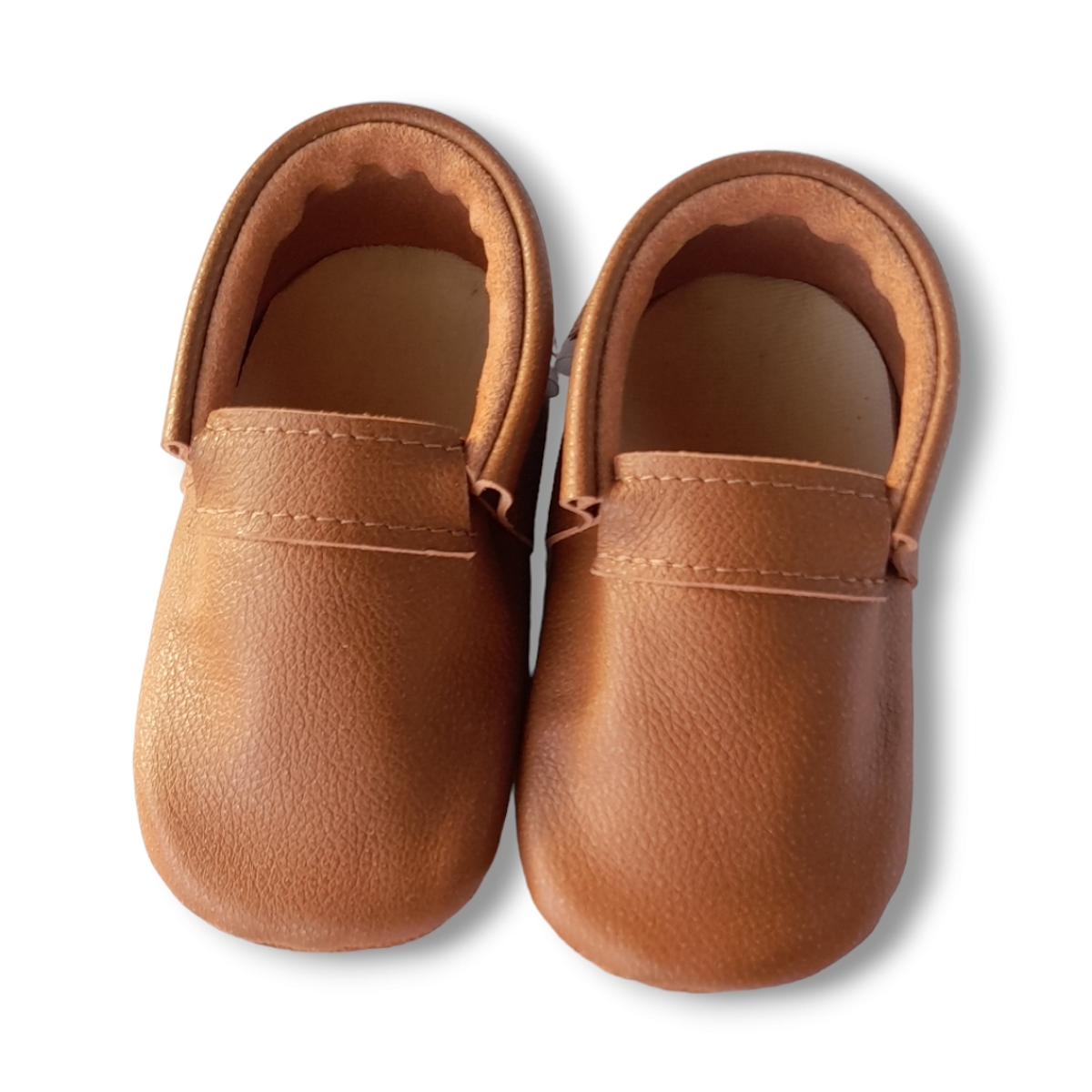 Moccs clásico cuero chocolate antideslizante