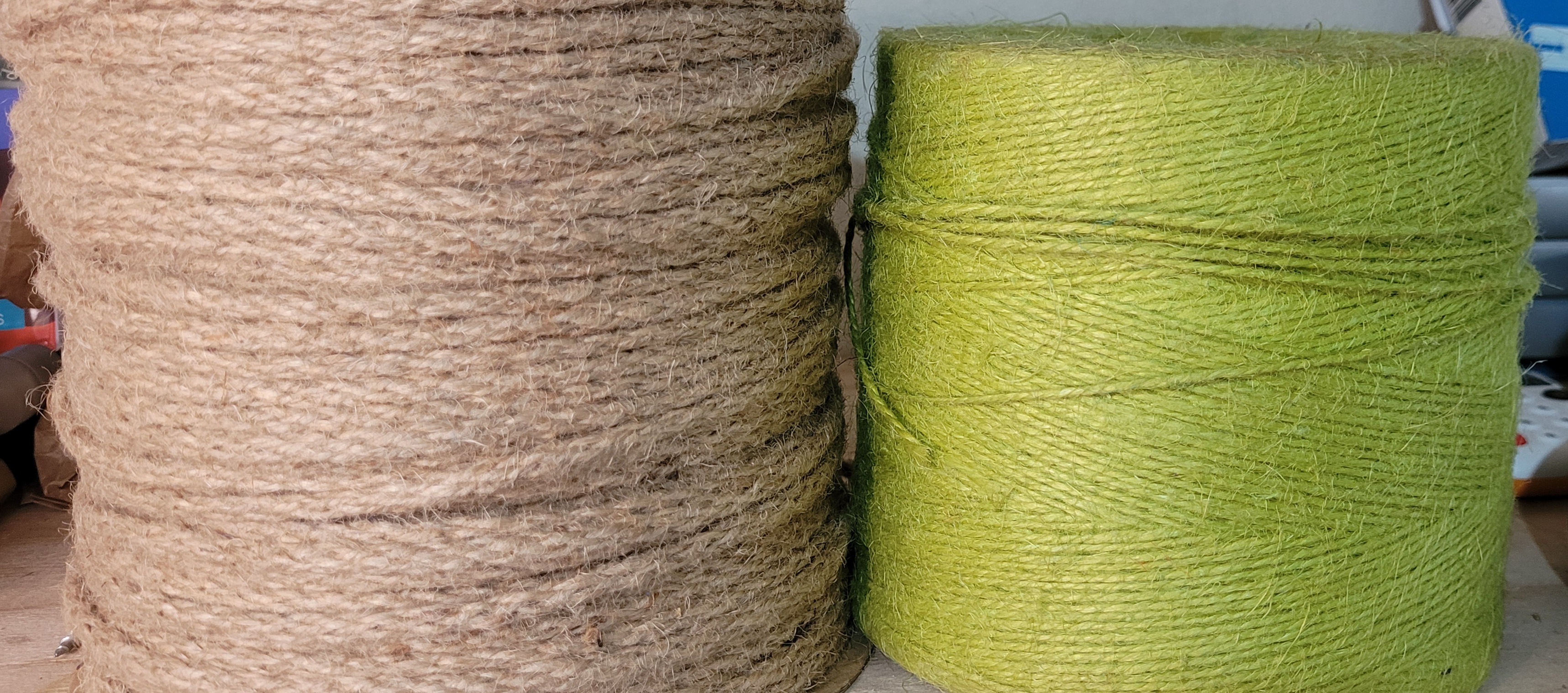Yute de color para adornar