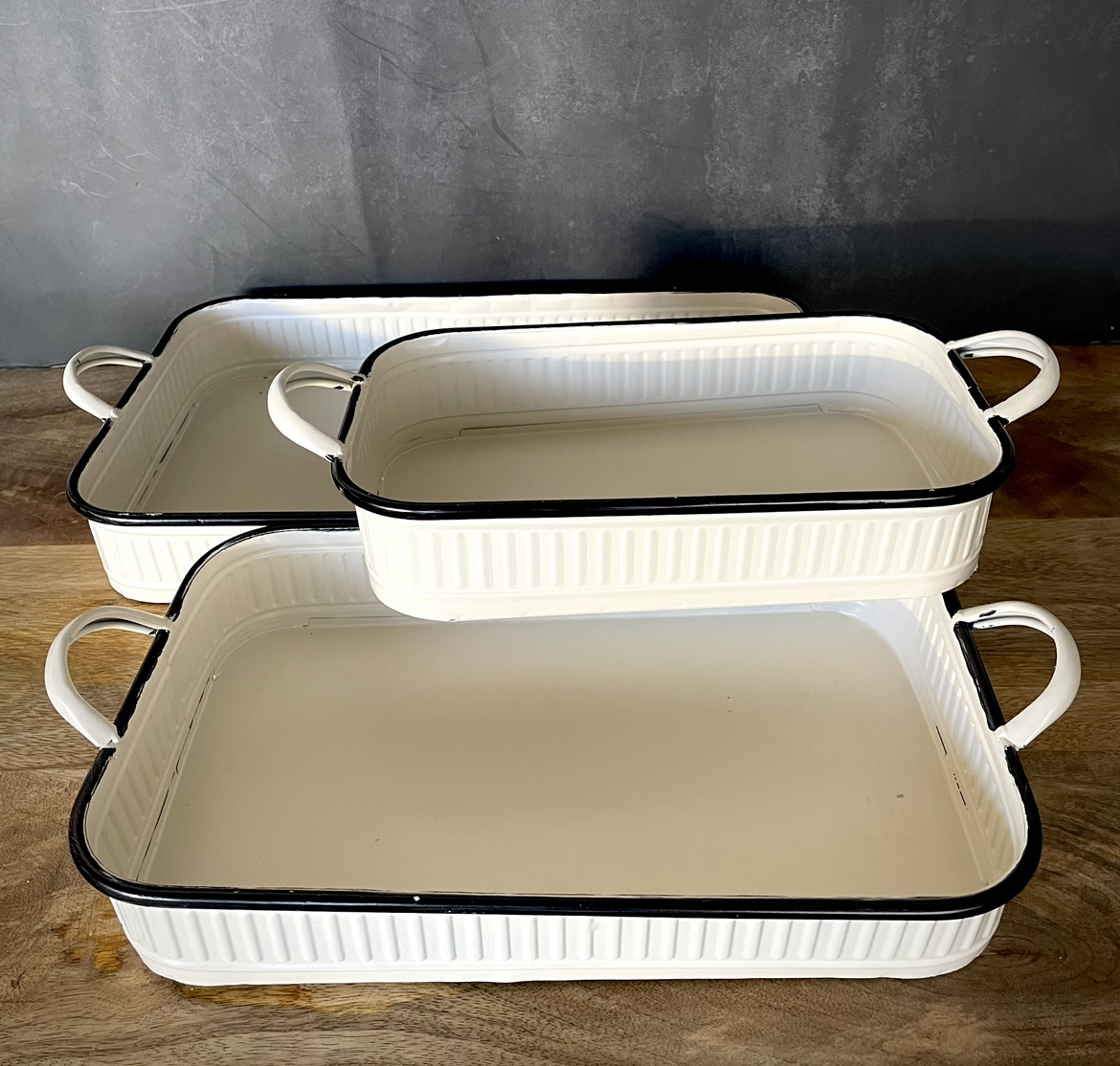 Trío de Bandejas enlozadas