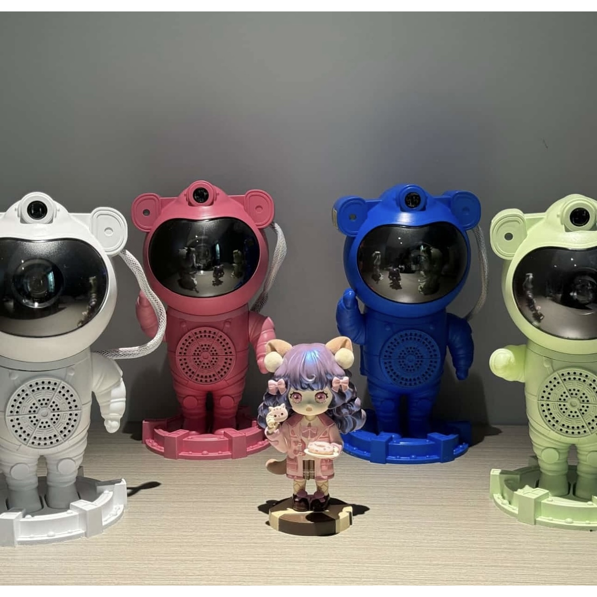 PROYECTOR ASTRONAUTA CON PARLANTE COLORES