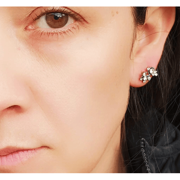 Piercing Oreja Tragus Conch Labret Modelo Bindi a Hipoalergé