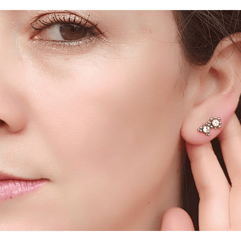 Piercing Oreja Tragus Conch Labret Modelo Pirámide Hipoalerg