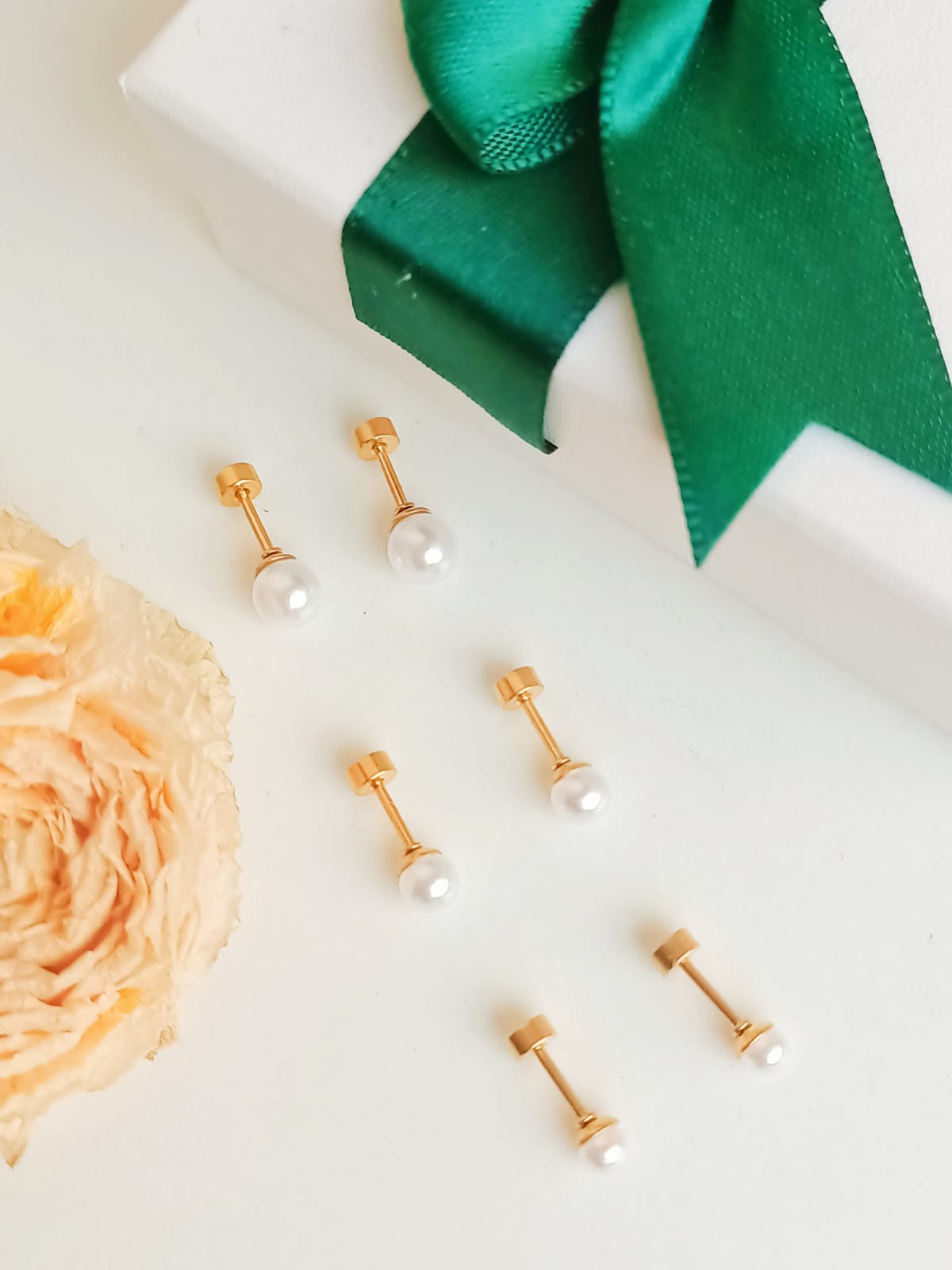 Pack De Aros Piercing Perlas Seguridad Chapadas En Oro 18k