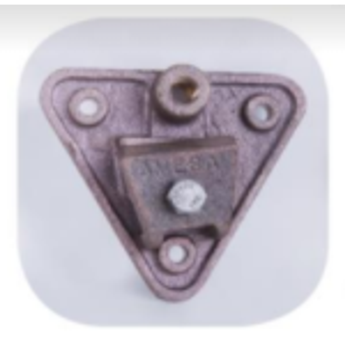 Base plana triangular para punta pararrayos AME-005