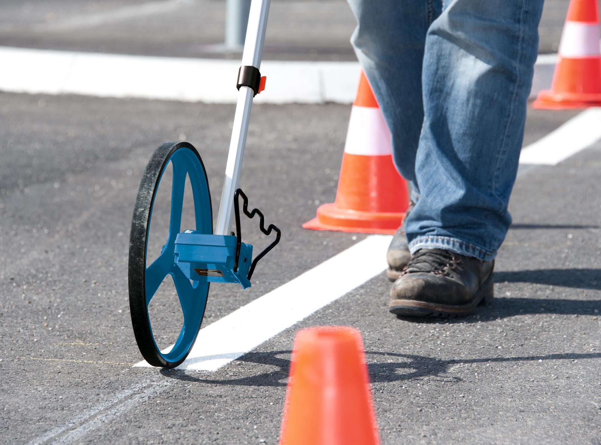 Topómetro Digital Bosch GWM-32 con rueda y empuñadura tel...