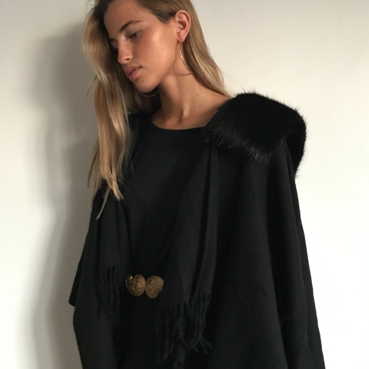 Capa de lana cuello pelos.