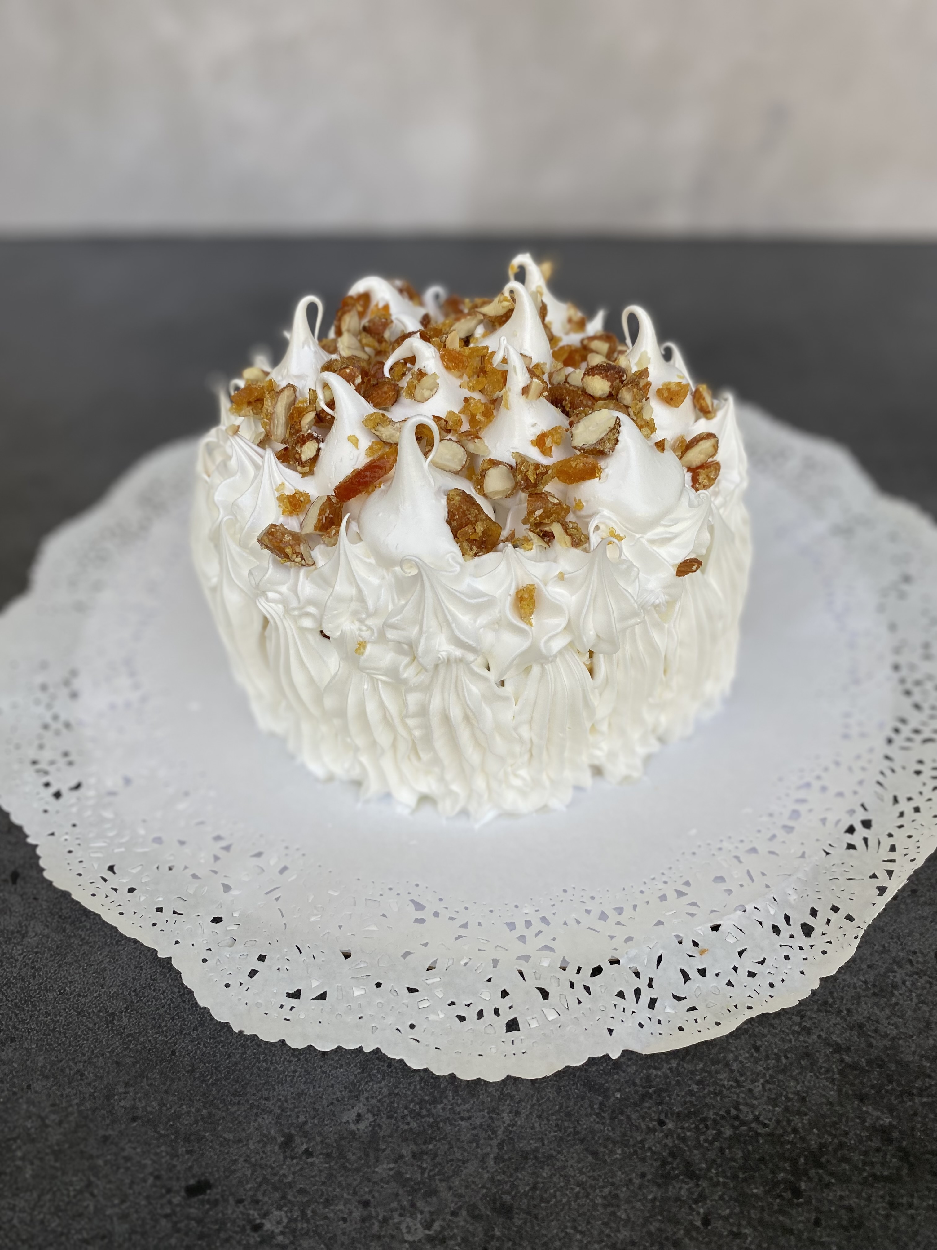 POSTRE MERENGUE FRAMBUESA MANJAR ALMENDRA