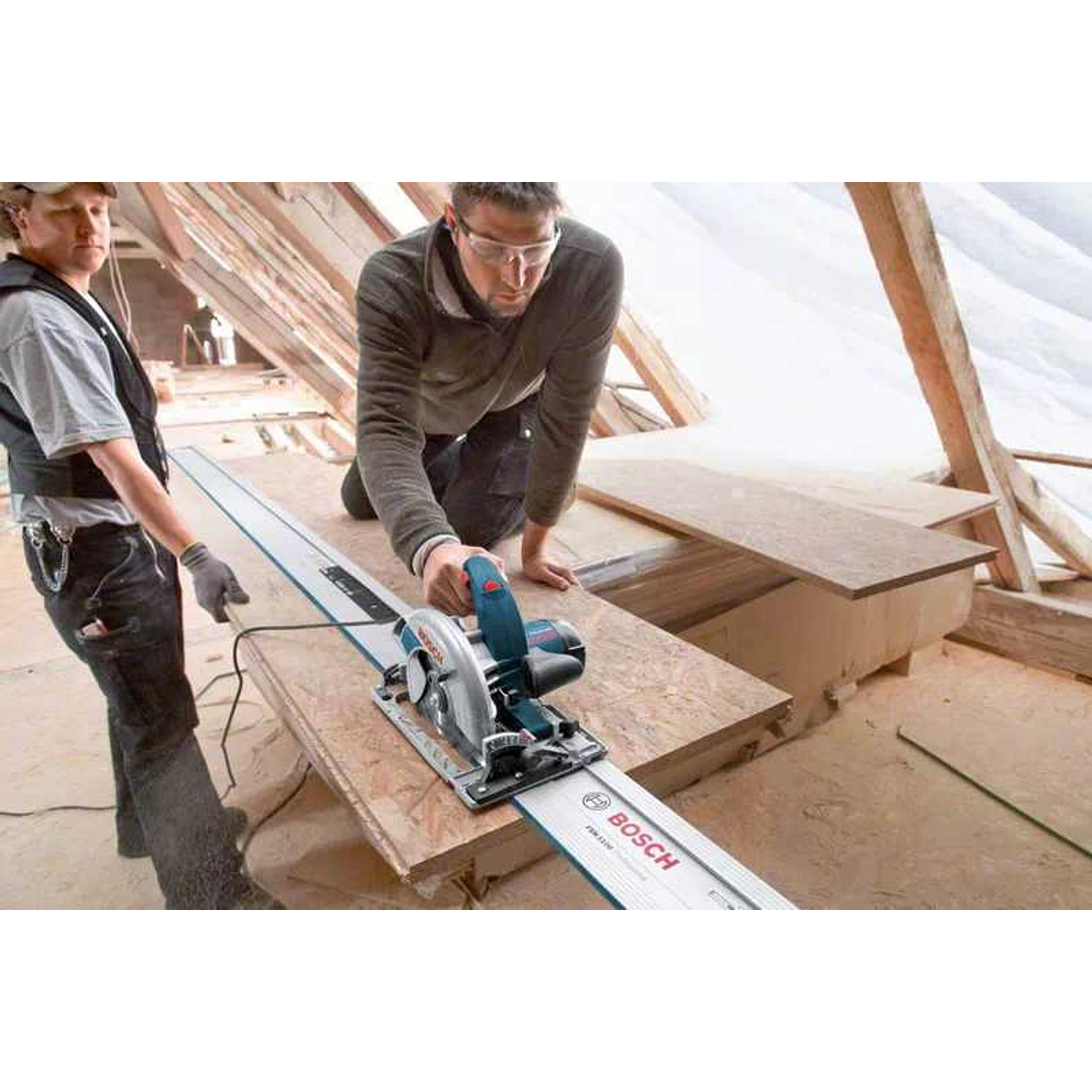 Serra Circular manual GKS 65 GCE + Guia FSN 1400 BOSCH