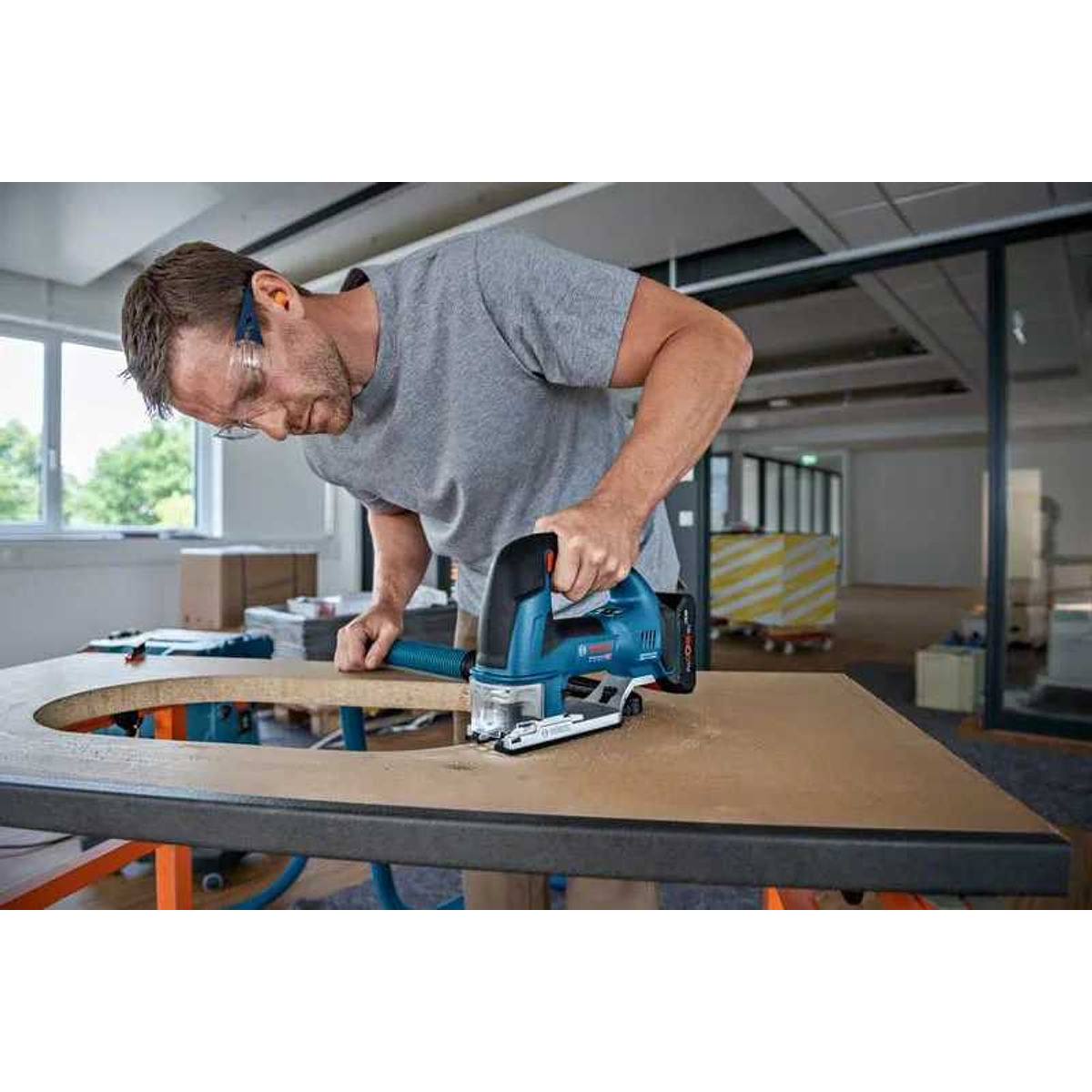 Serra vertical tico tico sem fio GST 18V-155 BC BOSCH