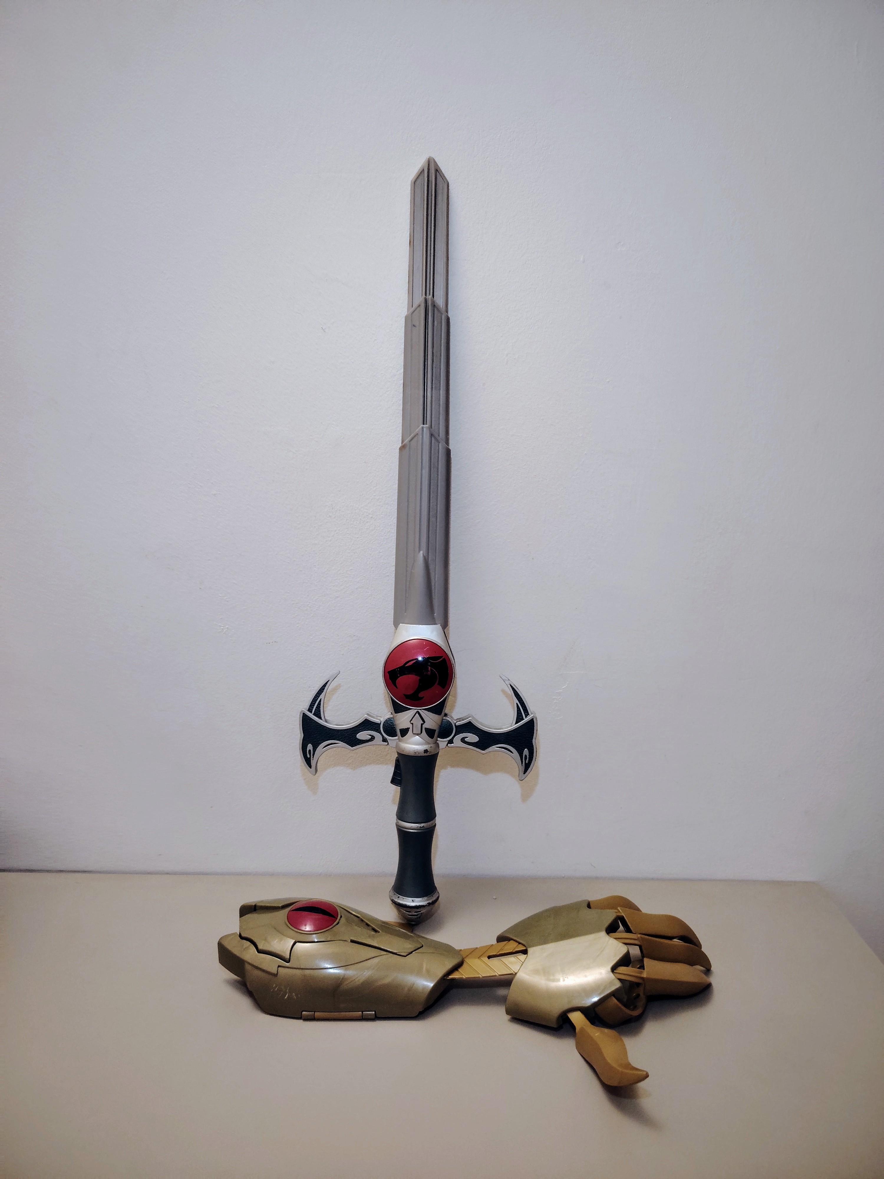 SWORD OF OMENS & CLAW