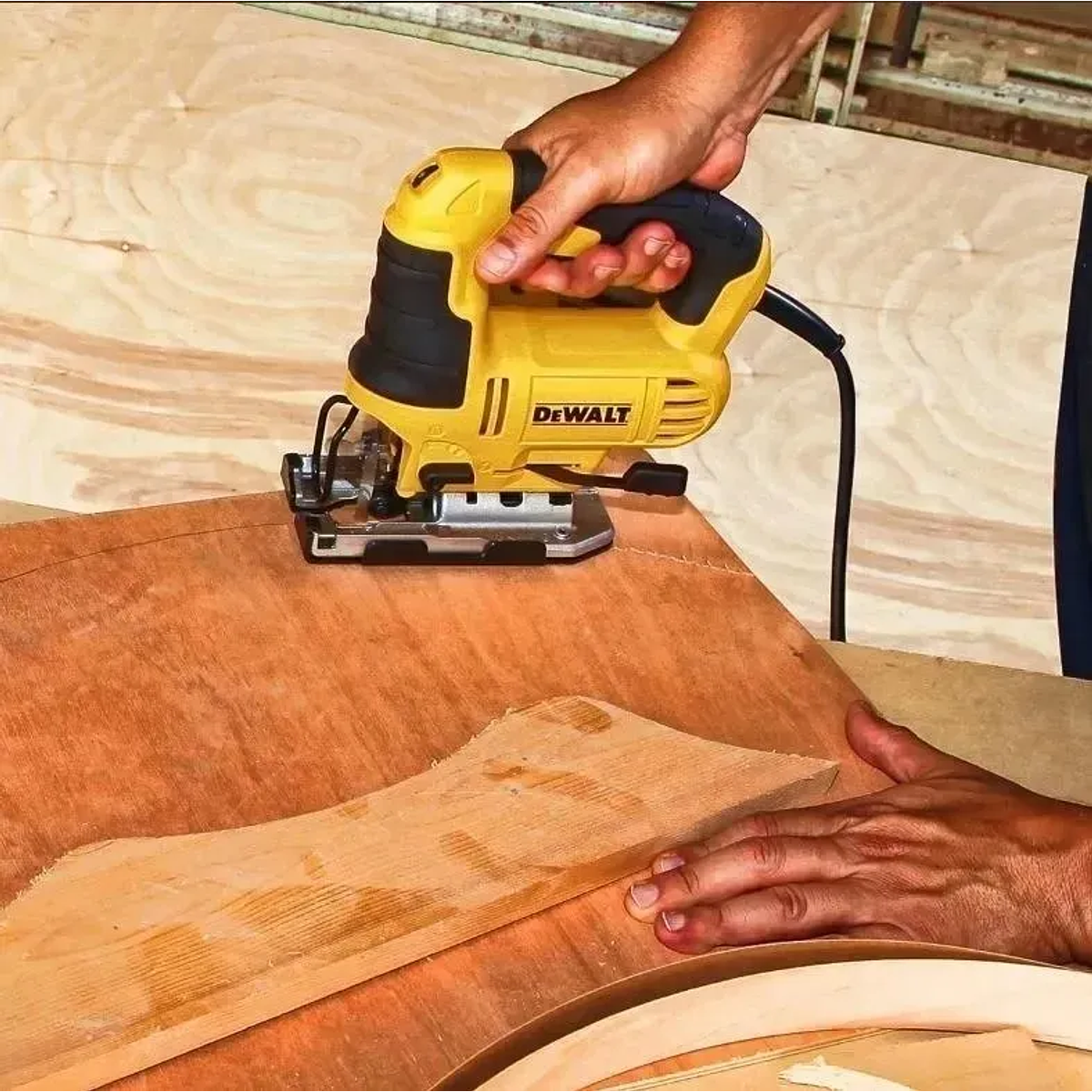 Sierra Caladora 650w, Velocidad Variable Dewalt Dwe300-b2