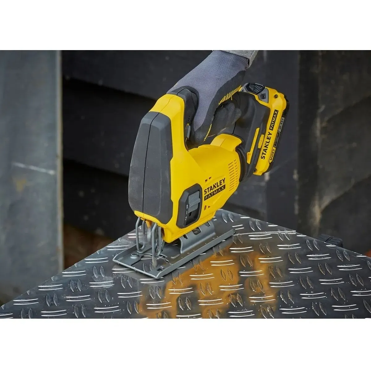 Sierra Caladora Inalambrica 20v Stanley Scj600-b2