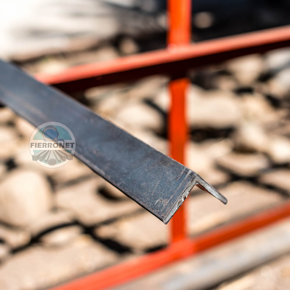 Angulo Laminado 50x50x5,0x6000mm.