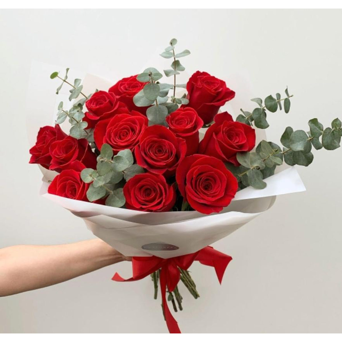 Ramo de 12 Rojas Rojas | flores-de-laura