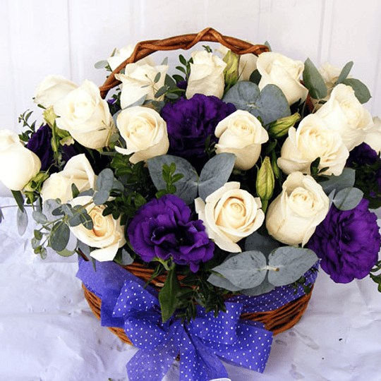 Canastillo de Rosas y Lisianthus