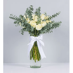 Florero de 15 Rosas y Follaje