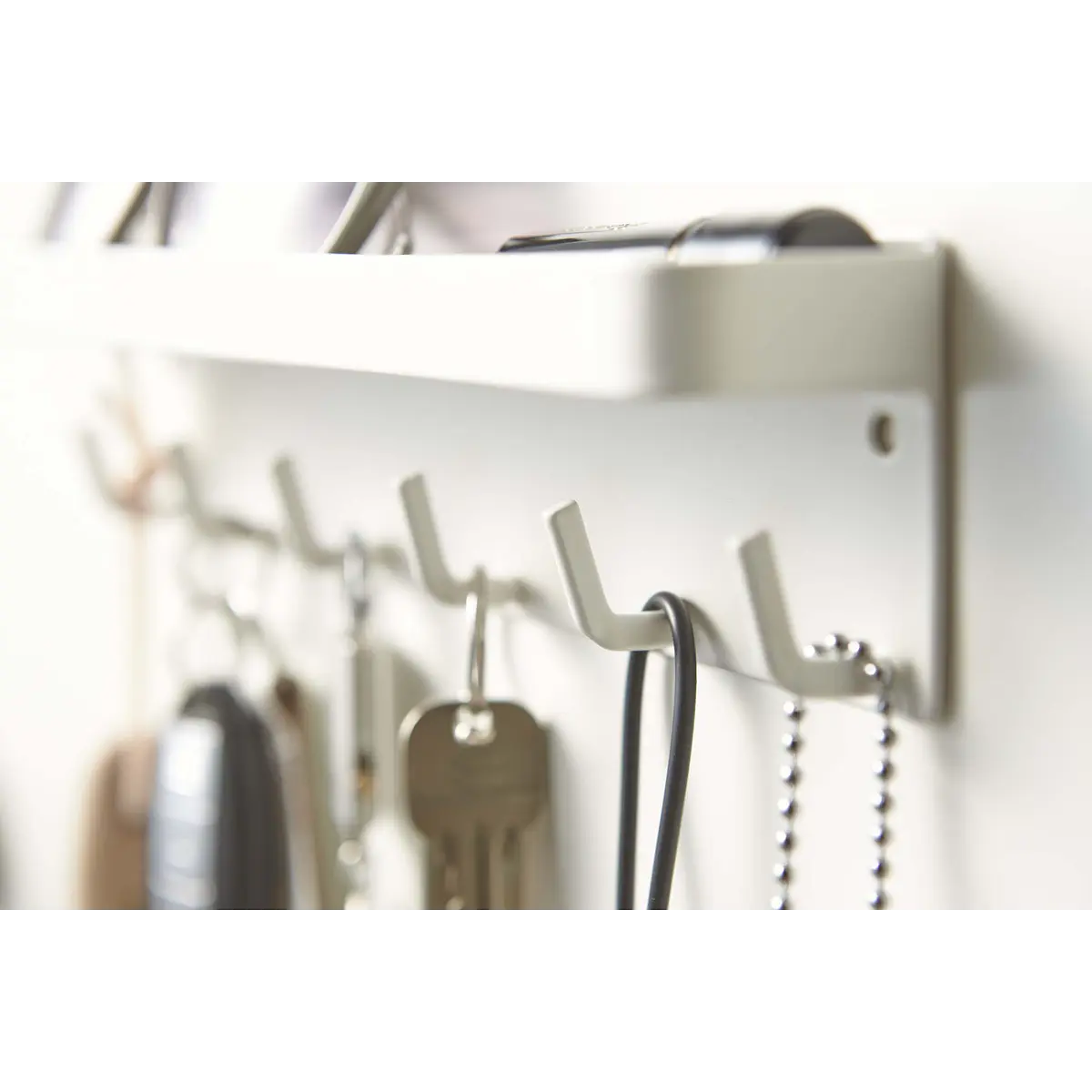 Repisa con Ganchos Imantado | Blanca | Nookhouse