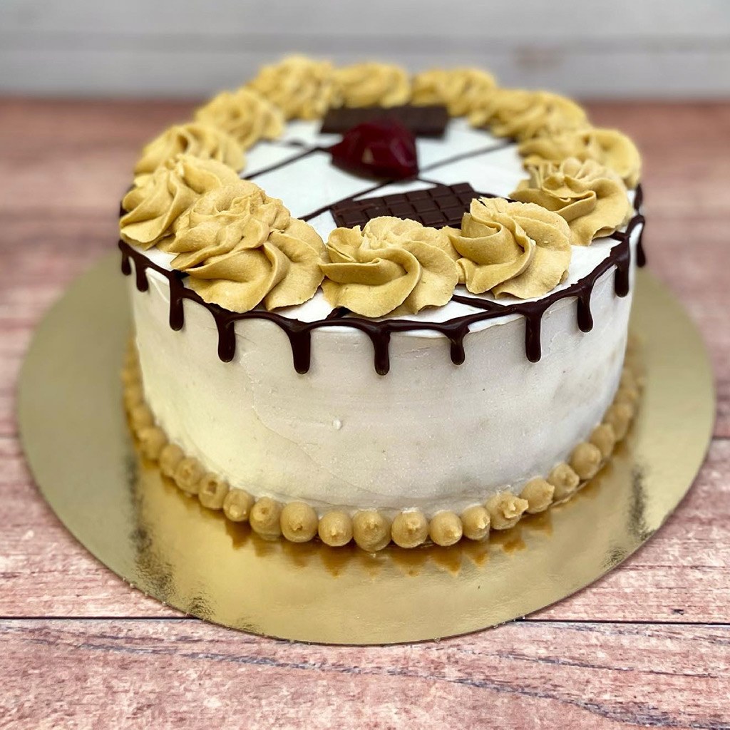 Torta lúcuma-manjar. Chantilly