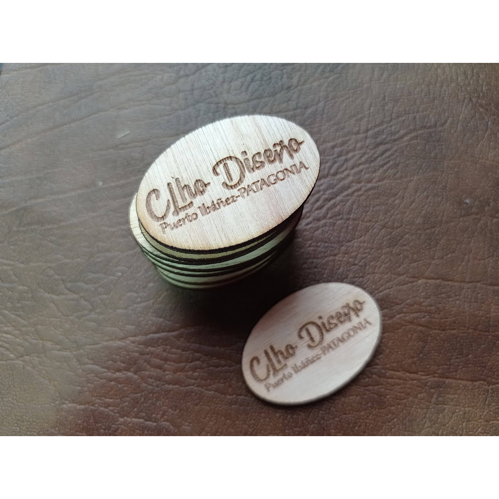 Pack 100 etiquetas madera con logo y nombre de localidad