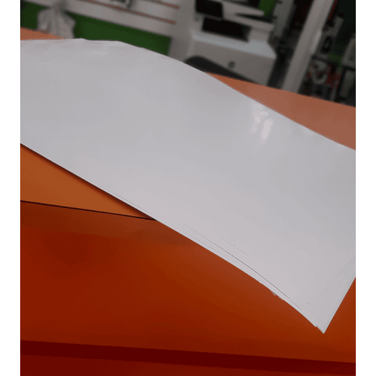 50 HOJAS DE PAPEL COUCHE BRILLANTE 300 GRS. TAMAÑO TABLOIDE