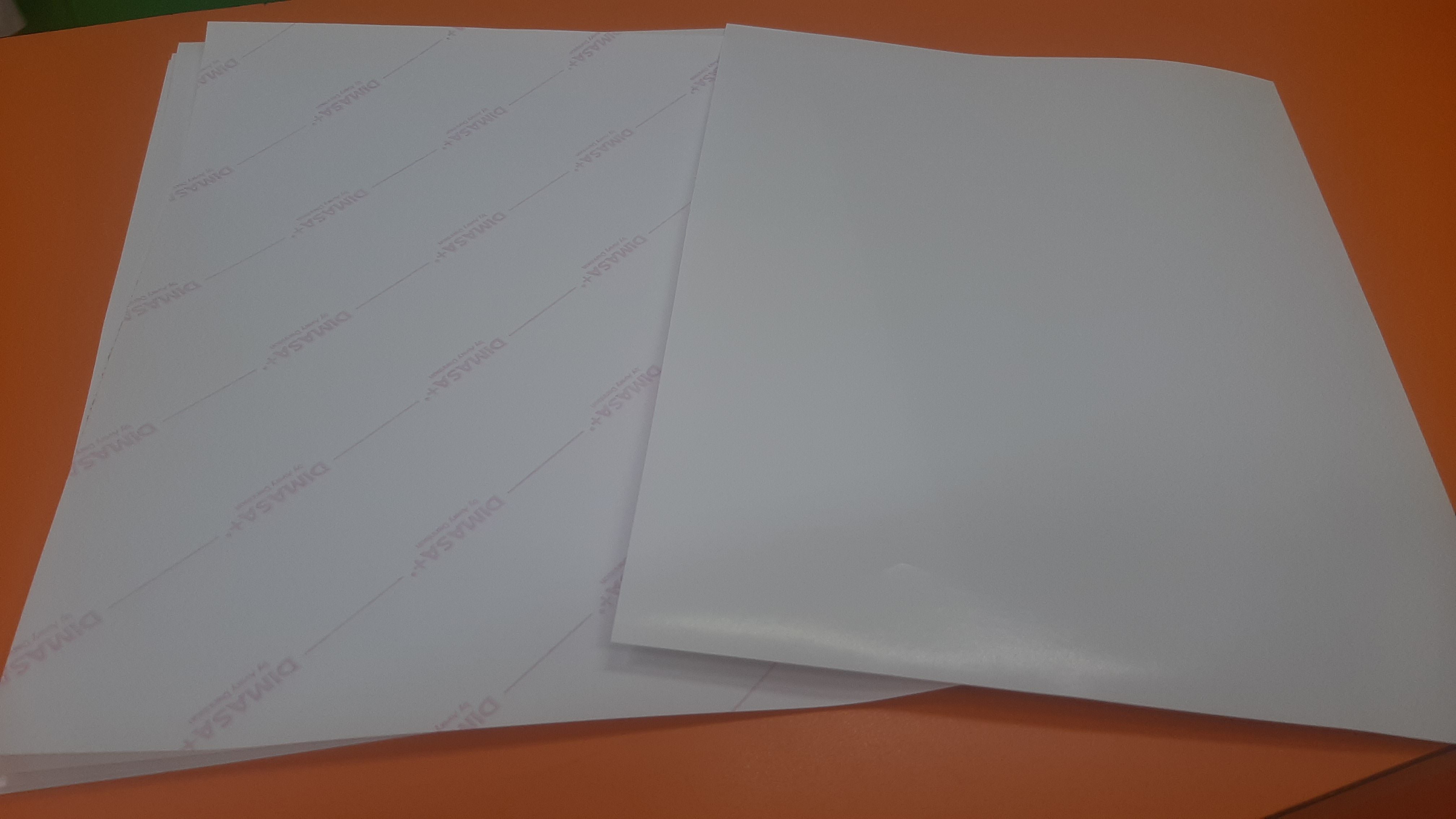 100 HOJAS DE PAPEL ADHESIVO SATINADO TAMAÑO CARTA