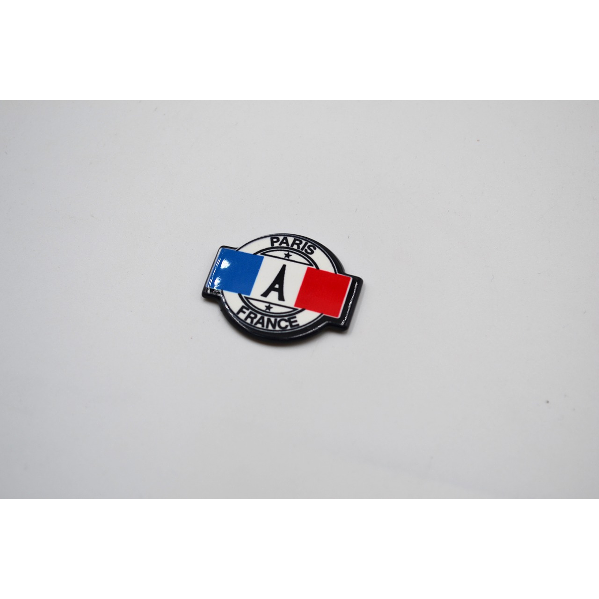 EMOTICON INSIGNIA PARIS FRANCIA ACRILICO