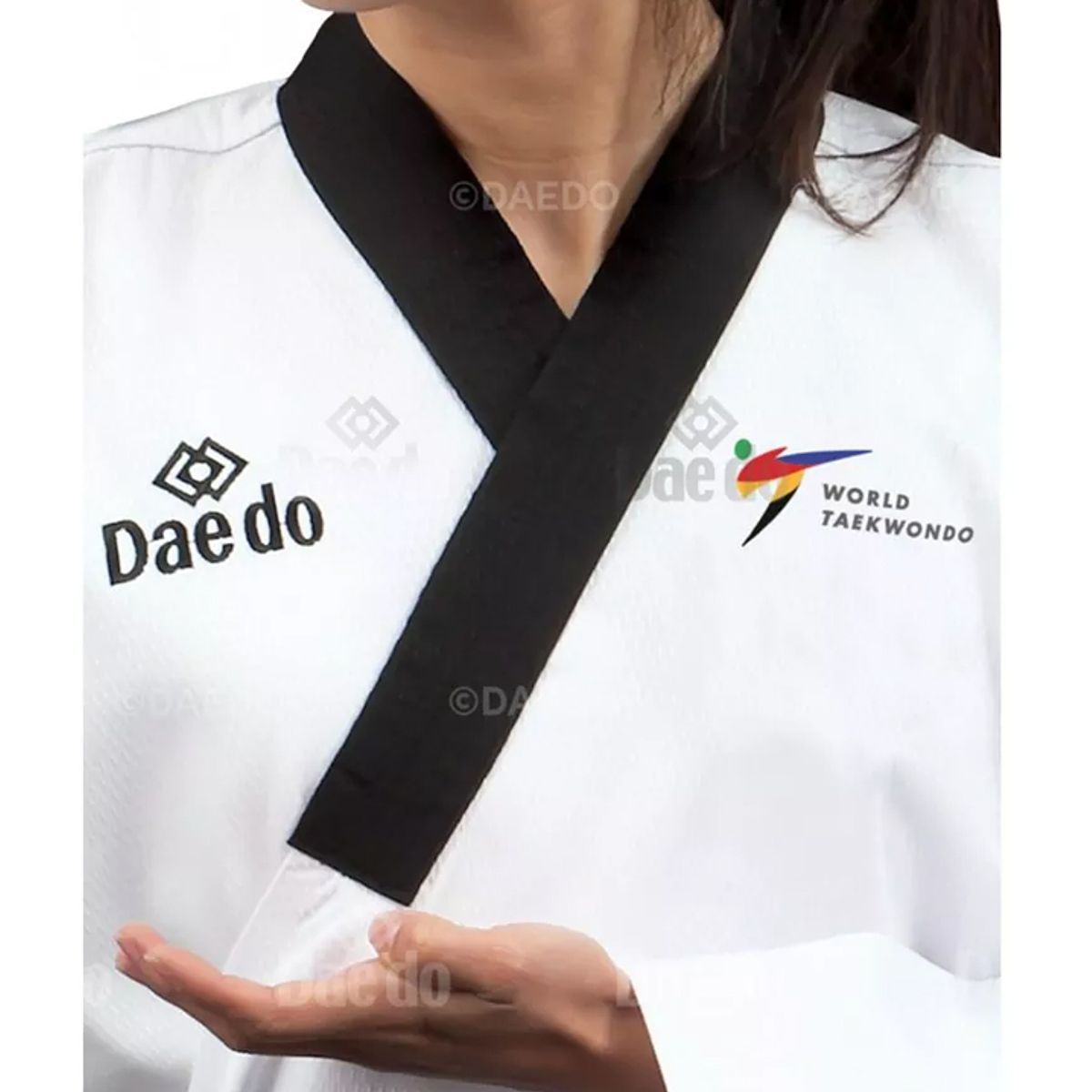 Dobok Poomsae “DAN” femenino Daedo