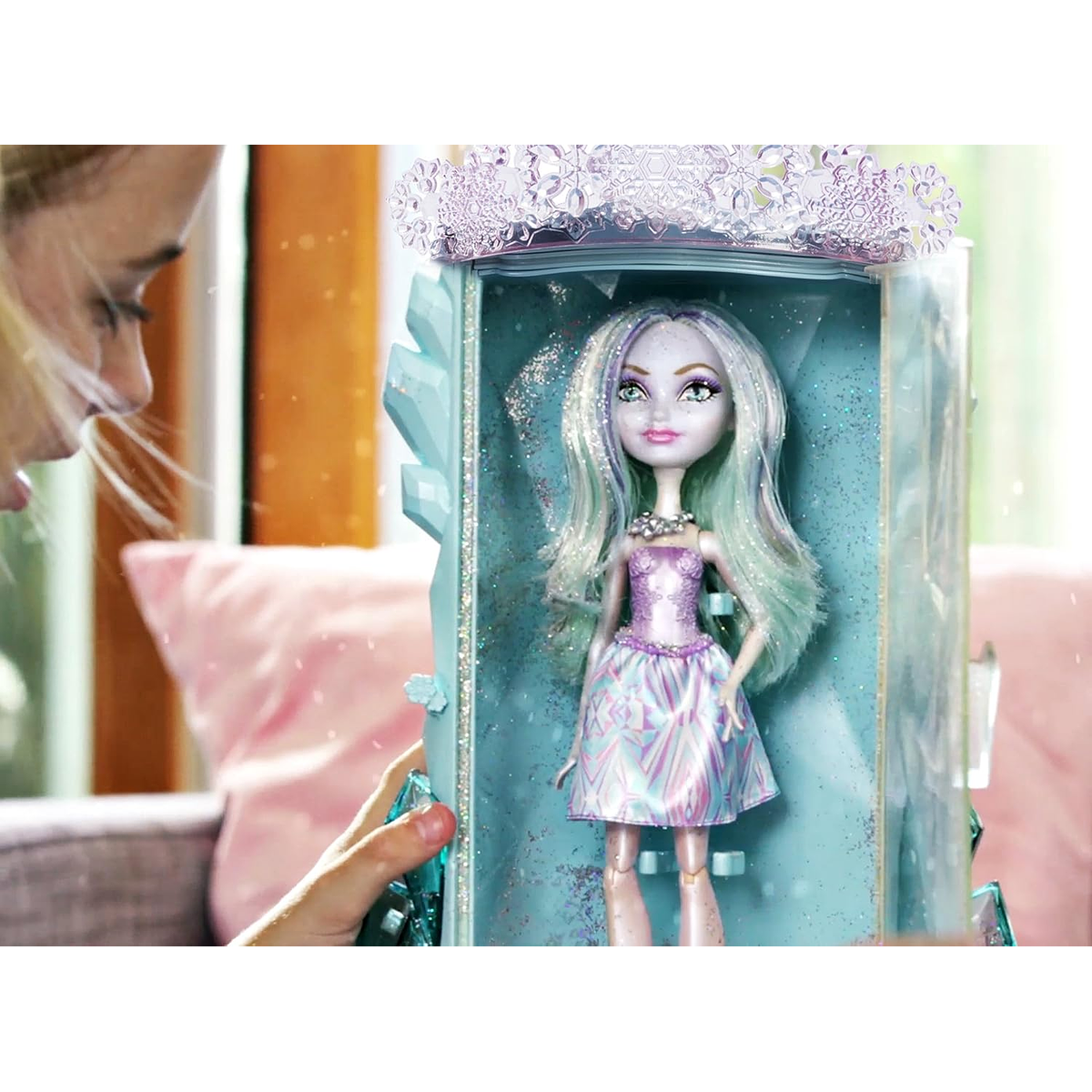 MATTEL DLB39 EVER AFTER HIGH BRILLOS INVIERNO | ISA TOYS CHILE