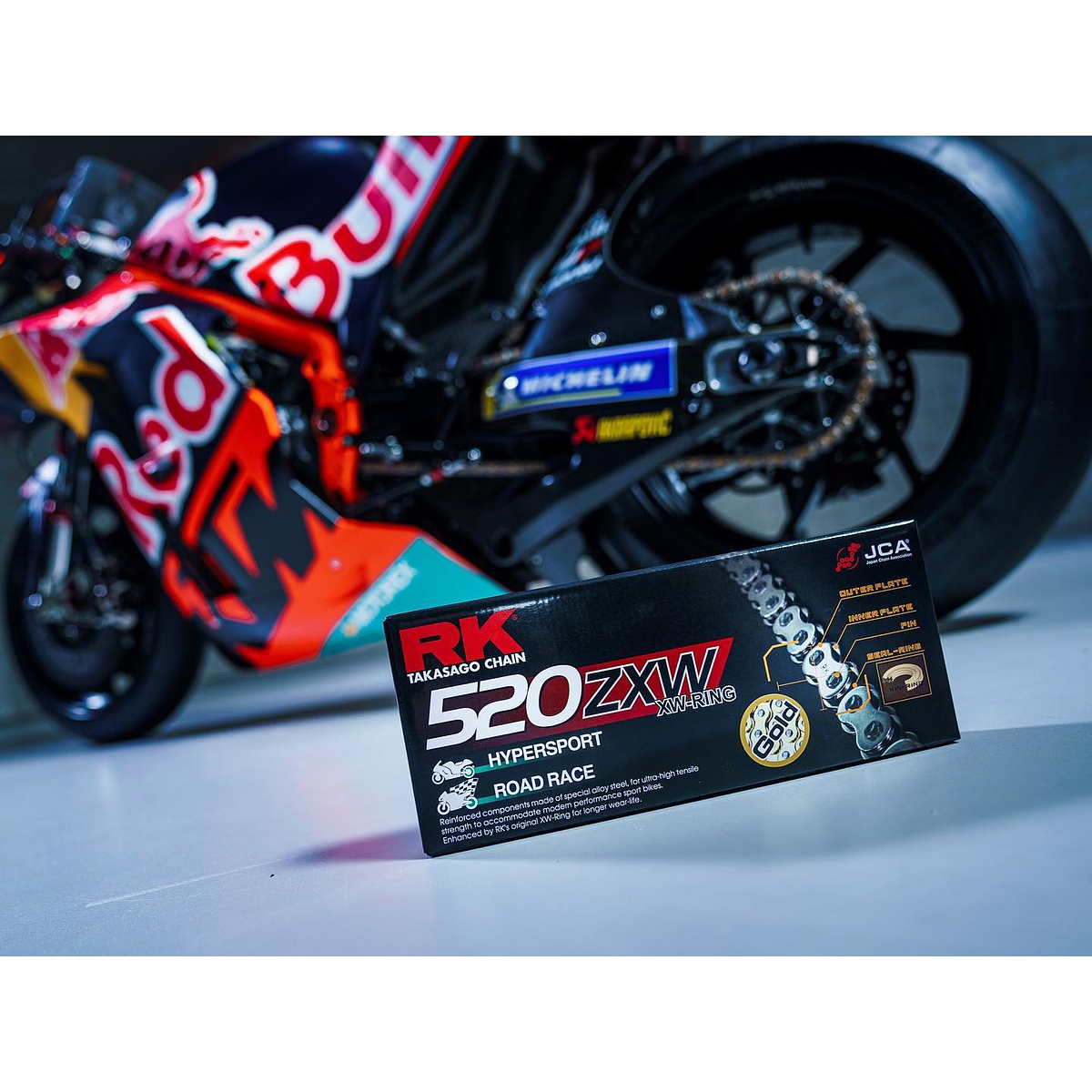 Cadena RK 525 ZXW. Con XW'ring. Black Scale