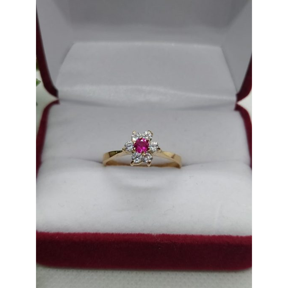 Anillo roseta circón y rubí 2.6 grs Oro 18k