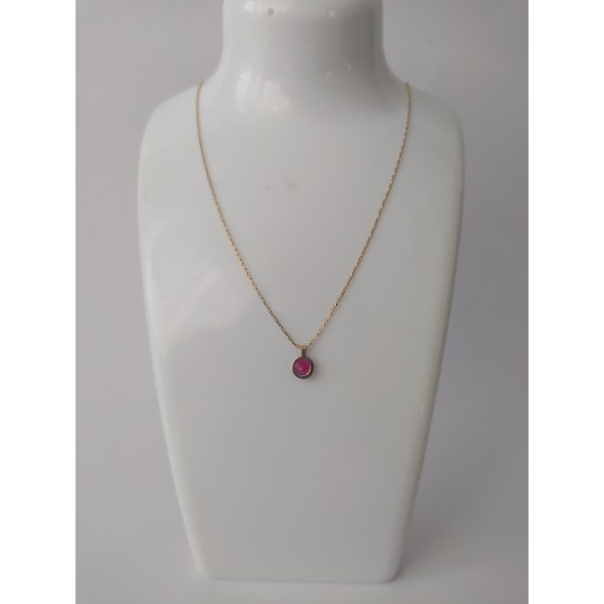 Cadena 50 cm y punto de luz rubí 3 grs Oro 18k