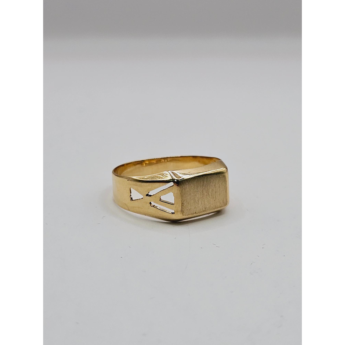 Anillo sello calado rectangular 2.2 grs Oro 18k