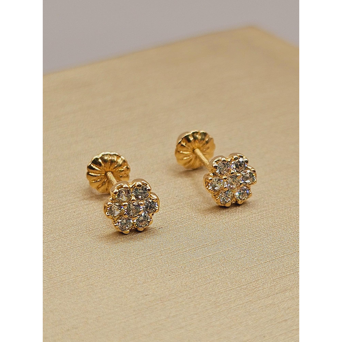 Aros roseta circón 6 mm 1.2 grs Oro 18k