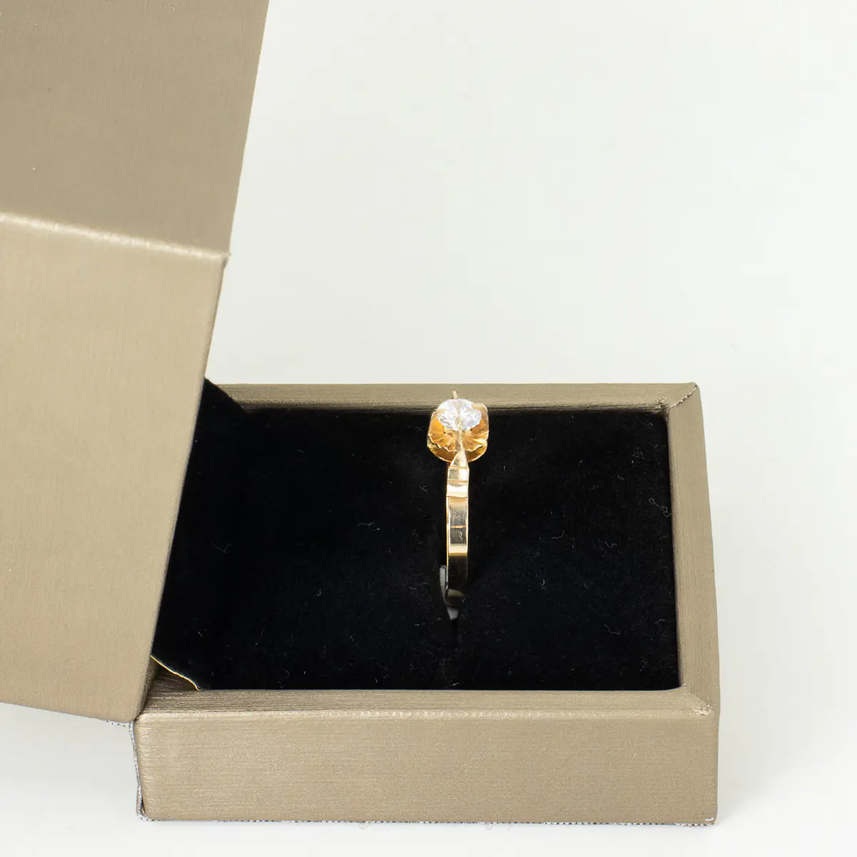 Anillo Oro 18K Chatón Circón