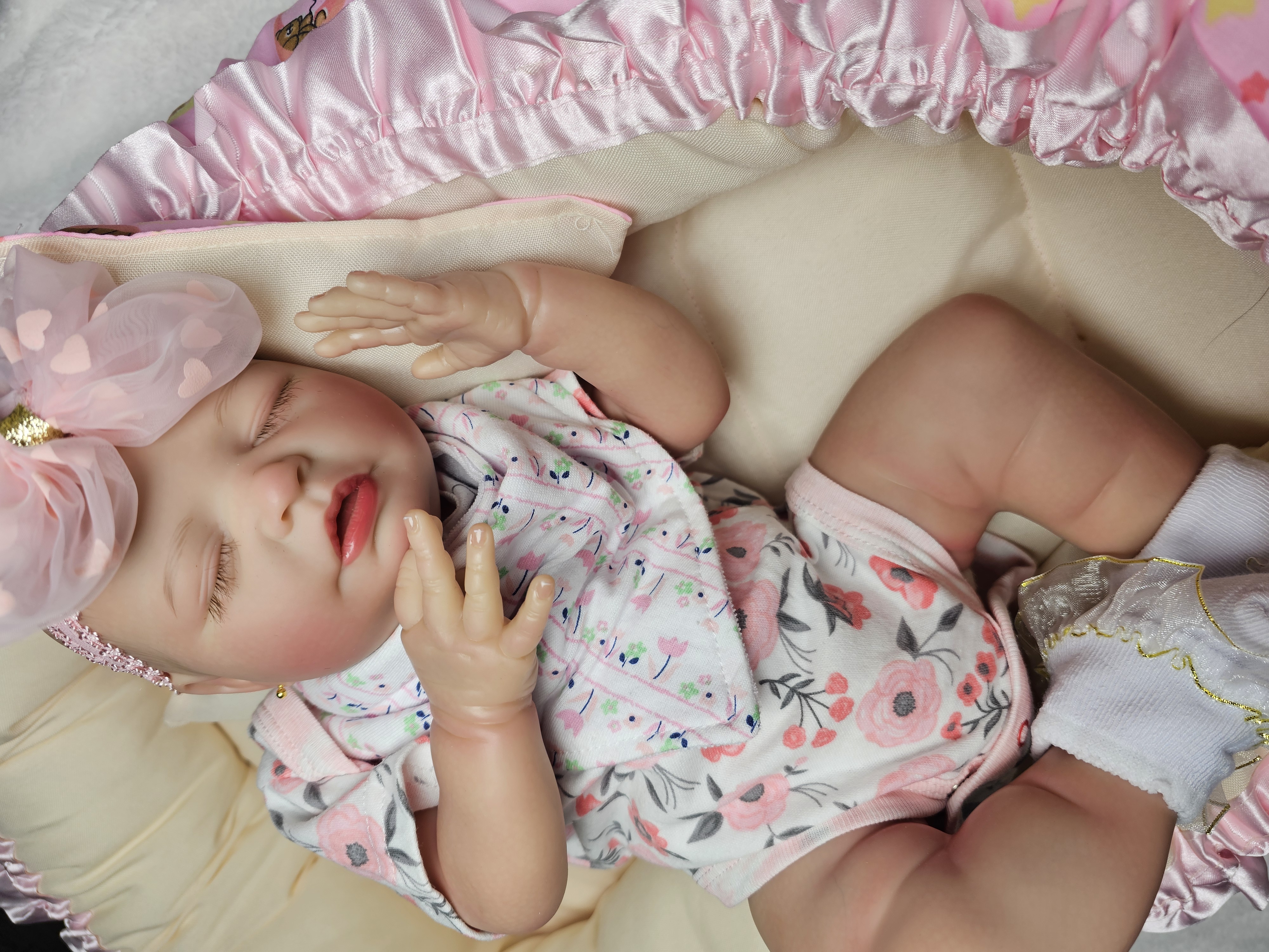 Bebé Reborn A Niña Cuerpo de Tela