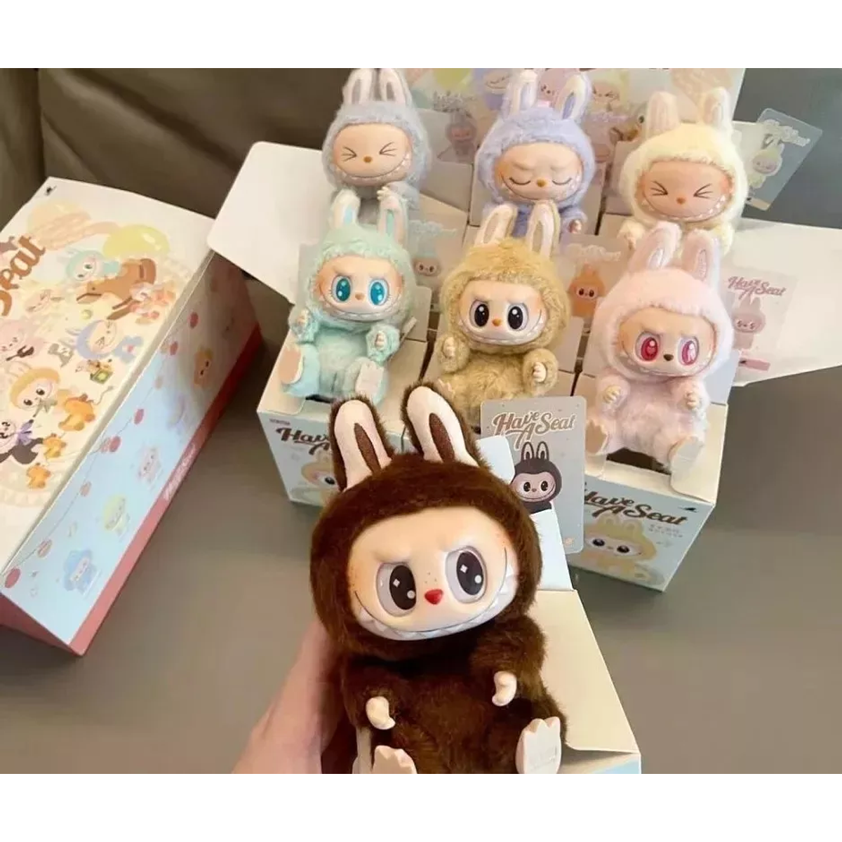 Muñeco Labubu Coleccion Caja Sorpresa Have A Seat Monsters | León Import
