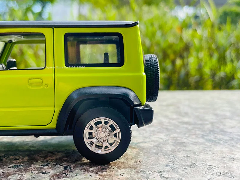 Jeep Suzuki Jimny escala 1:26 con tracción