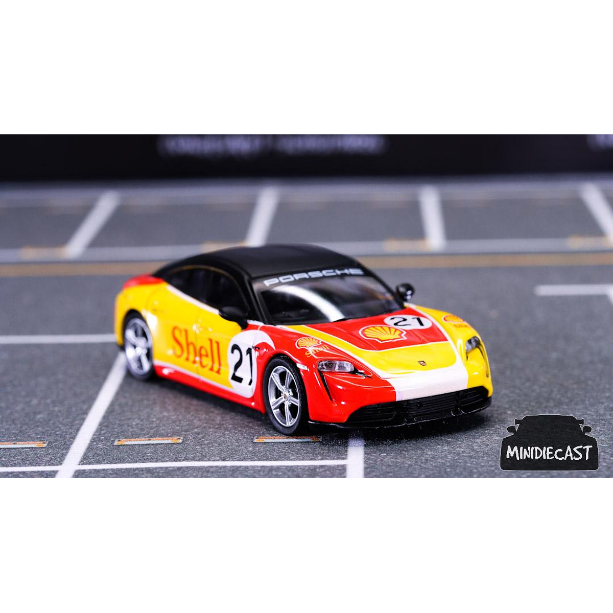Mini GT Shell 1:64 Porsche Taycan Turbo S
