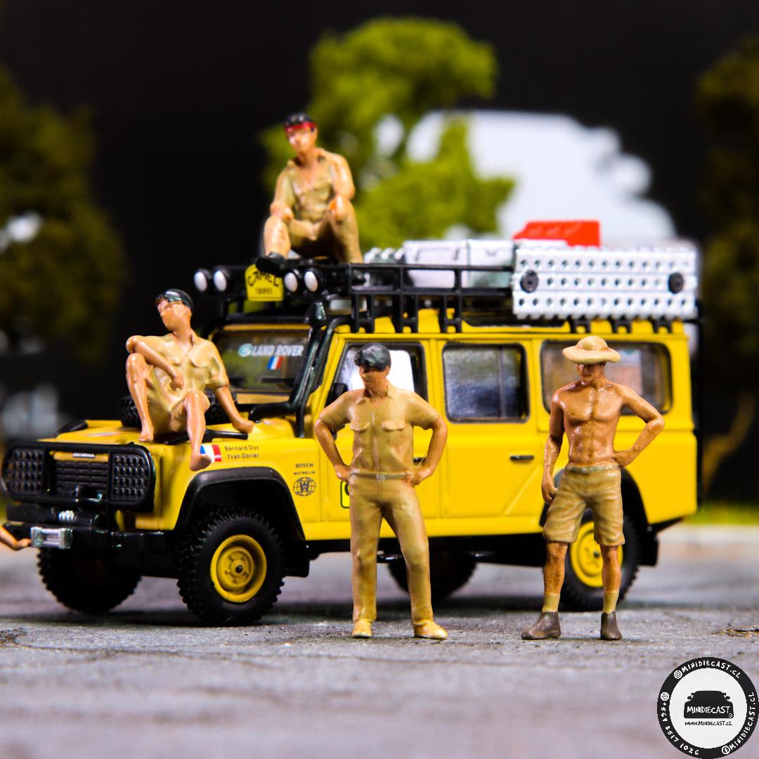 Mini GT 1:64 Metal Figurine Camel Trophy Crew