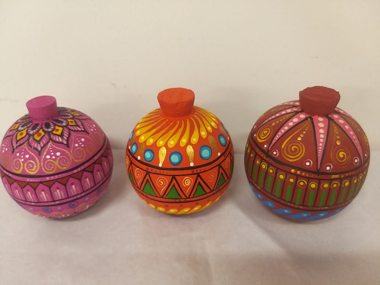 Esferas artesanales de Madera de Copal pintadas a mano