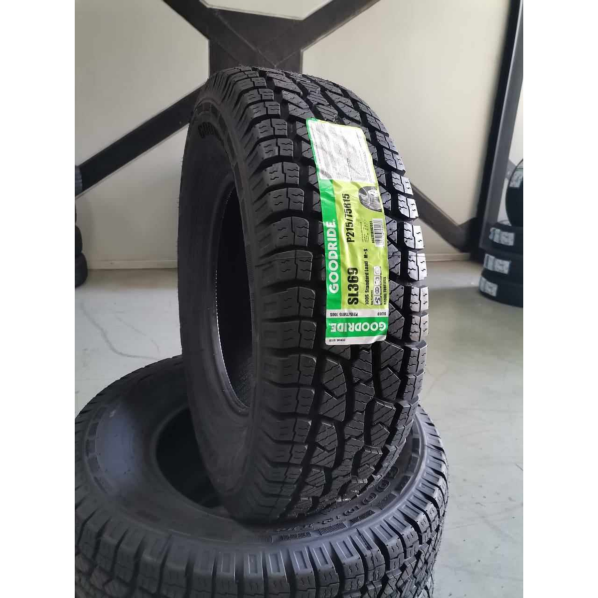 Neumatico 215/75R15 Goodride Sl369