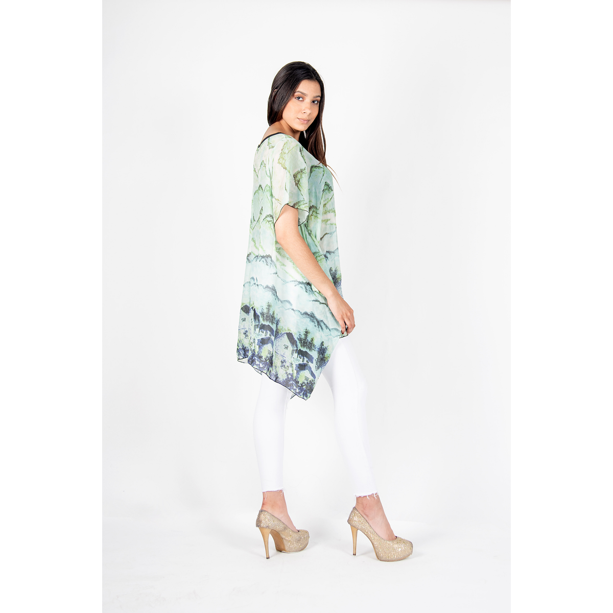 Blusa Holgada Cuello En Bote Terminación en Punta